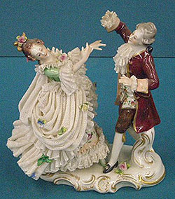 Victorian women in delicate German lace - Auction Finds