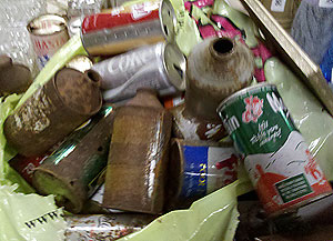 Collections that baffle me: (rusty) soda cans | Auction Finds