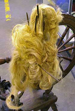 What’s hair got to do with a spinning wheel? – Auction Finds
