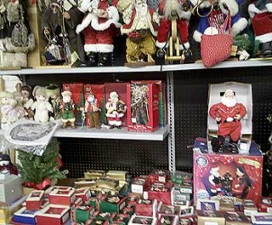 An excess of Christmas decorations - Auction Finds